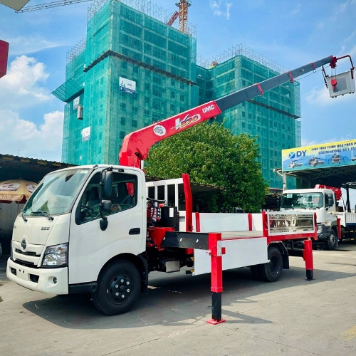 Xe cẩu Hino 3.5 tấn gắn cẩu Unic 375 có rổ nâng người - Xe cẩu Hino 3.5 ...